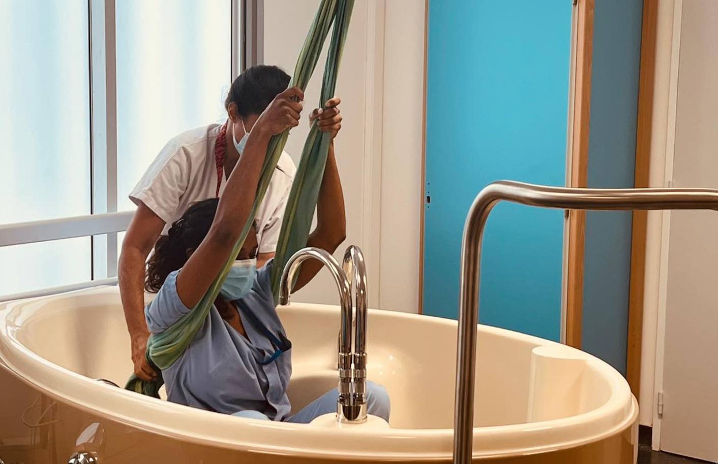 Ouverture d'une salle d'accouchement « nature » au CHU Nord | Mémento l ...