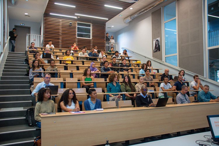 Rentrée universitaire pour l'ESIROI | Mémento l'information claire et ...