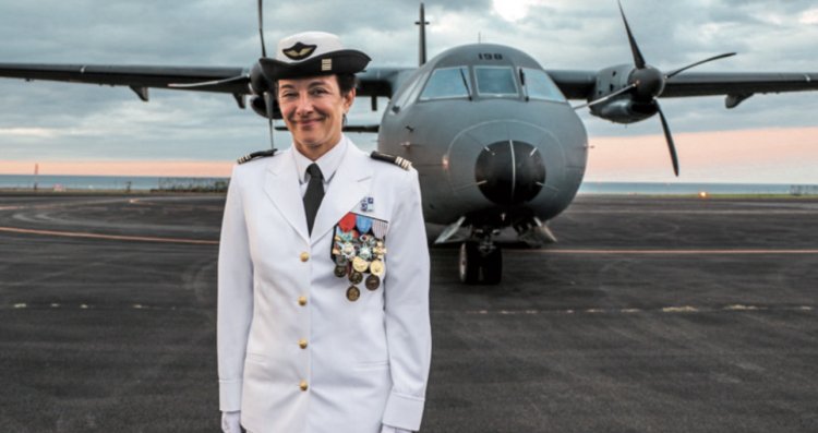 Lieutenant-colonel Karine Gauthier, Une femme à la tete de la Base ...